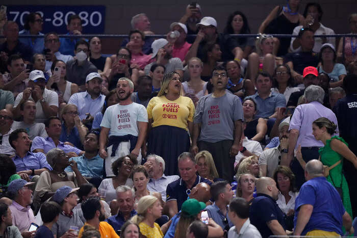 A semifinal match at the US Open got delayed for 50 minutes after a ...