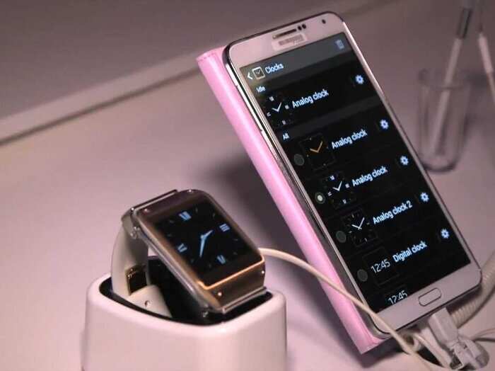 Here's Your First Look At Samsung's New Smart Watch In Action ...