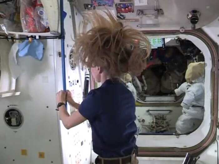 Astronaut Uses A Single Strand Of Hair To Propel Herself Across The ...