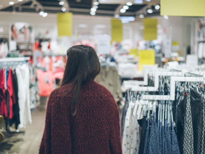 10 things retail workers notice when you first walk into a store