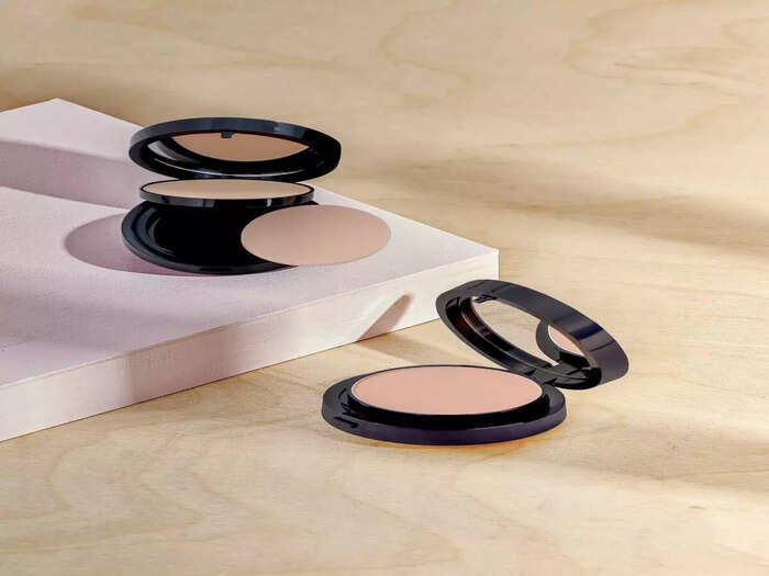 Best compact powder for a flawless skin | Business Insider India