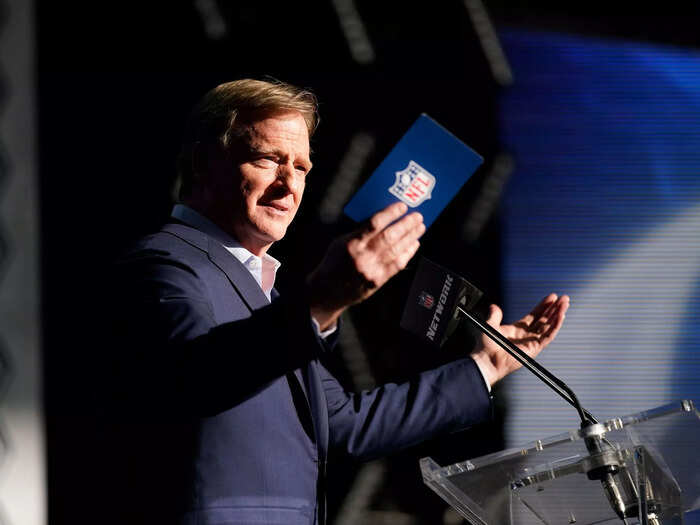 Why do NFL fans boo Roger Goodell? An investigation | Business Insider ...